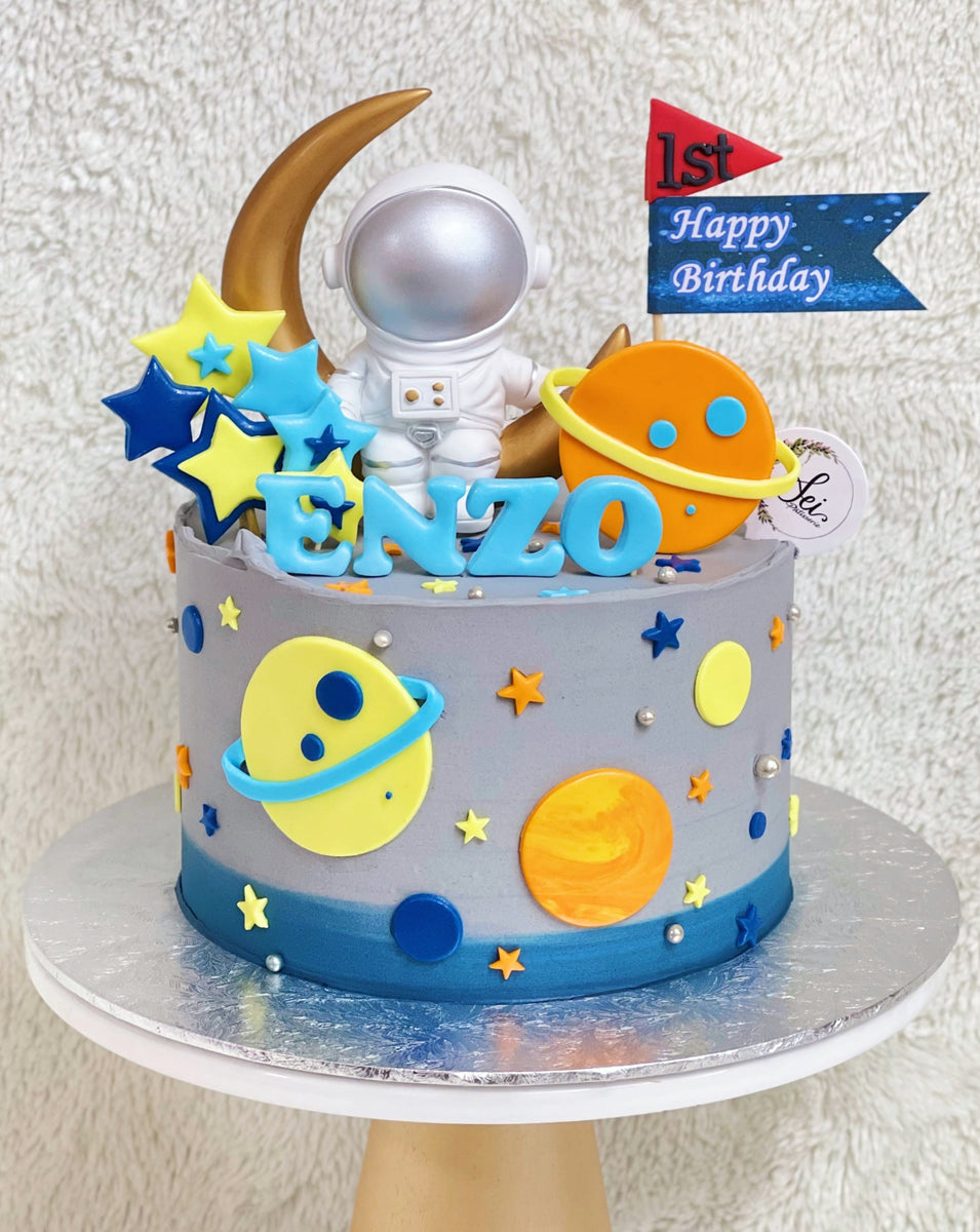 Astronaut On Moon Space Themed Cake – Sei Pâtisserie