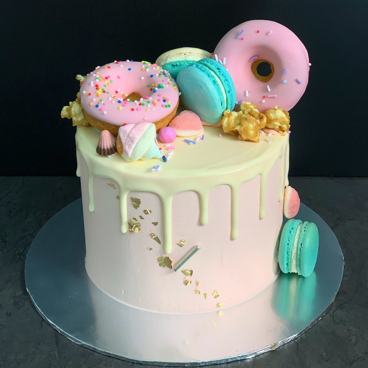 Pastel Donut Drips Cake – Sei Pâtisserie